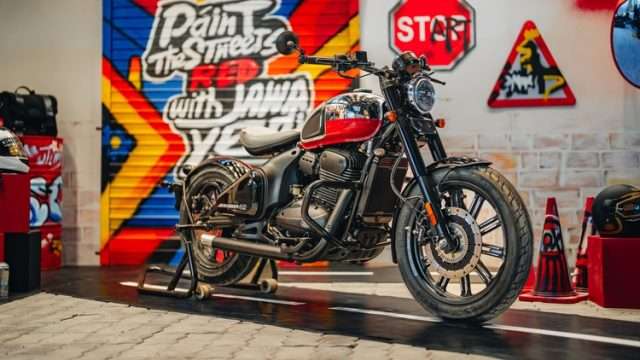Jawa 42 Bobber Red Sheen variant launched | Motorcycle News, Reviews ...